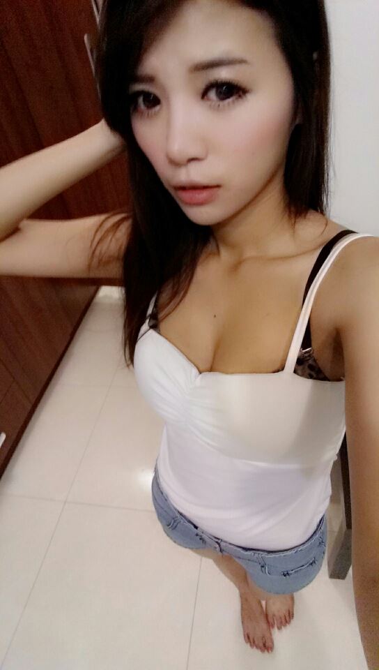 Bra Showing (x-post from r/RealChinaGirls) | Scrolller