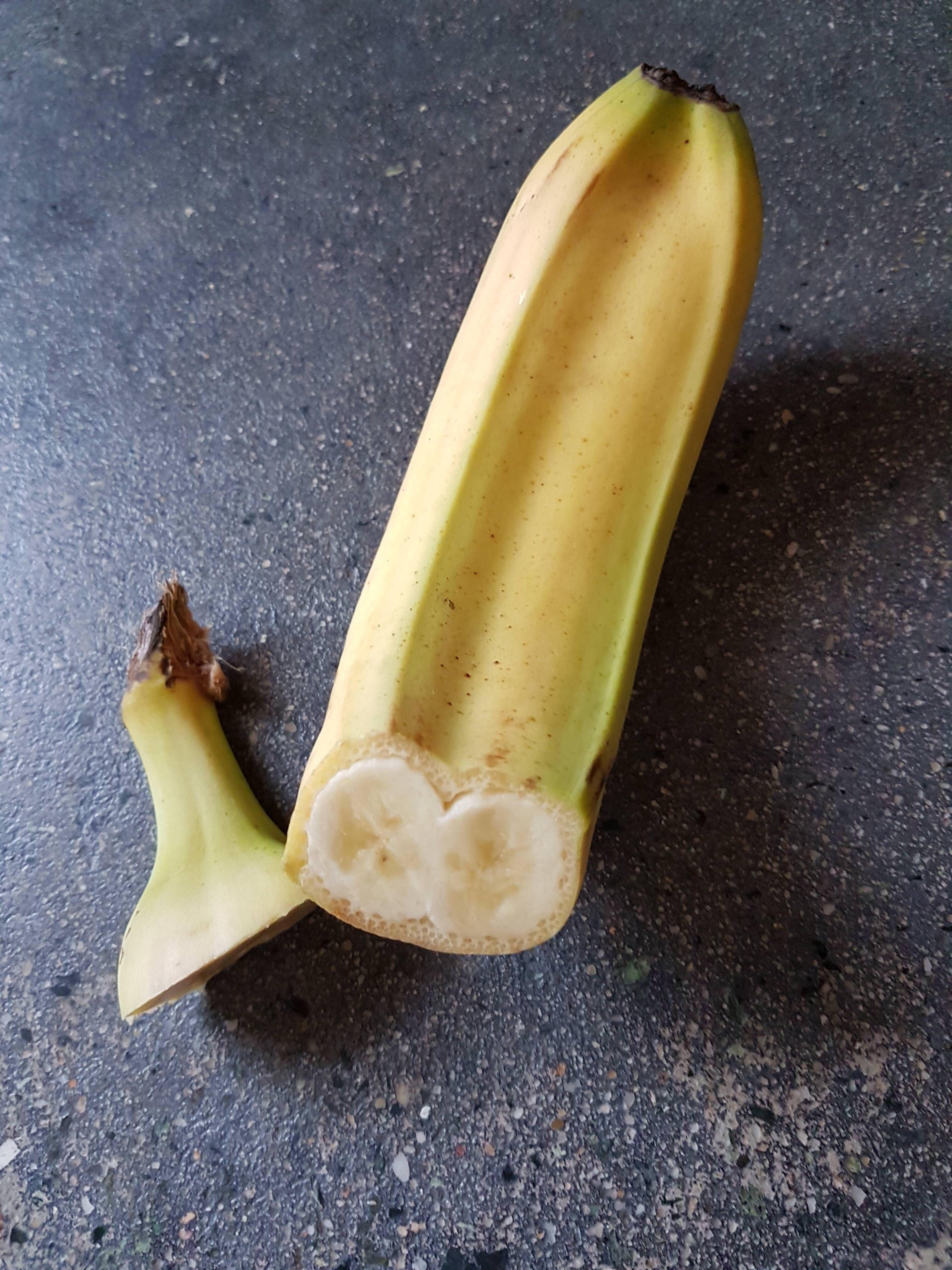 Break-action double-barreled banana | Scrolller