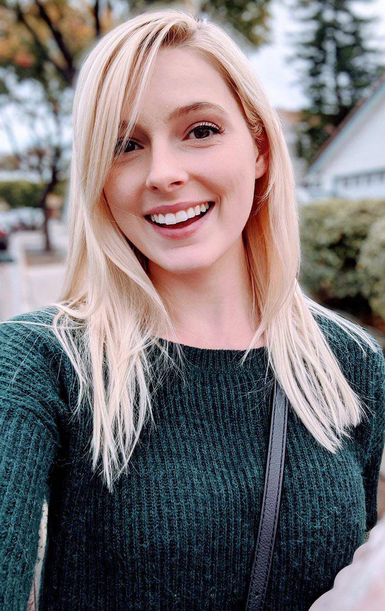 Briana White Scrolller