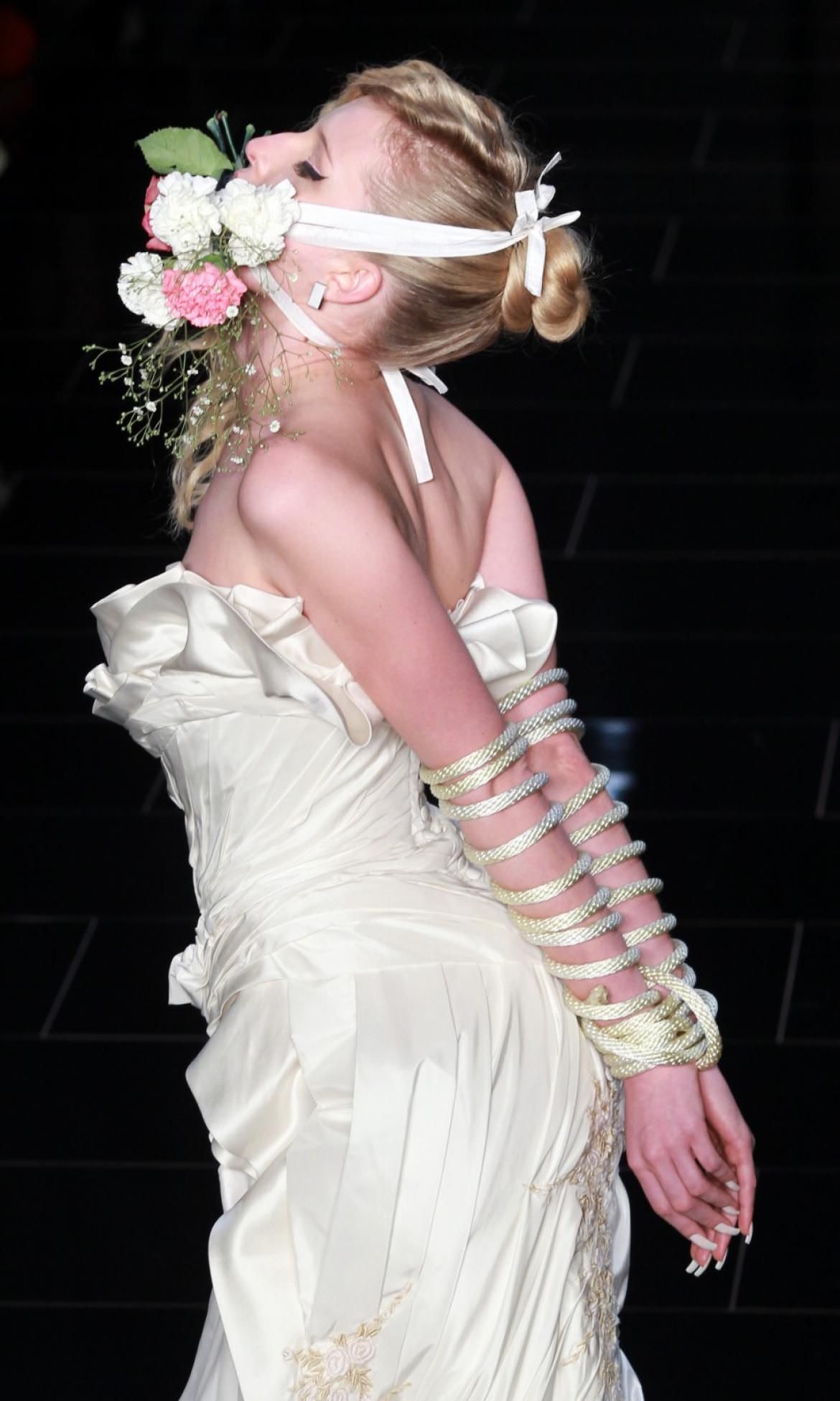 Bride In Bondage Scrolller