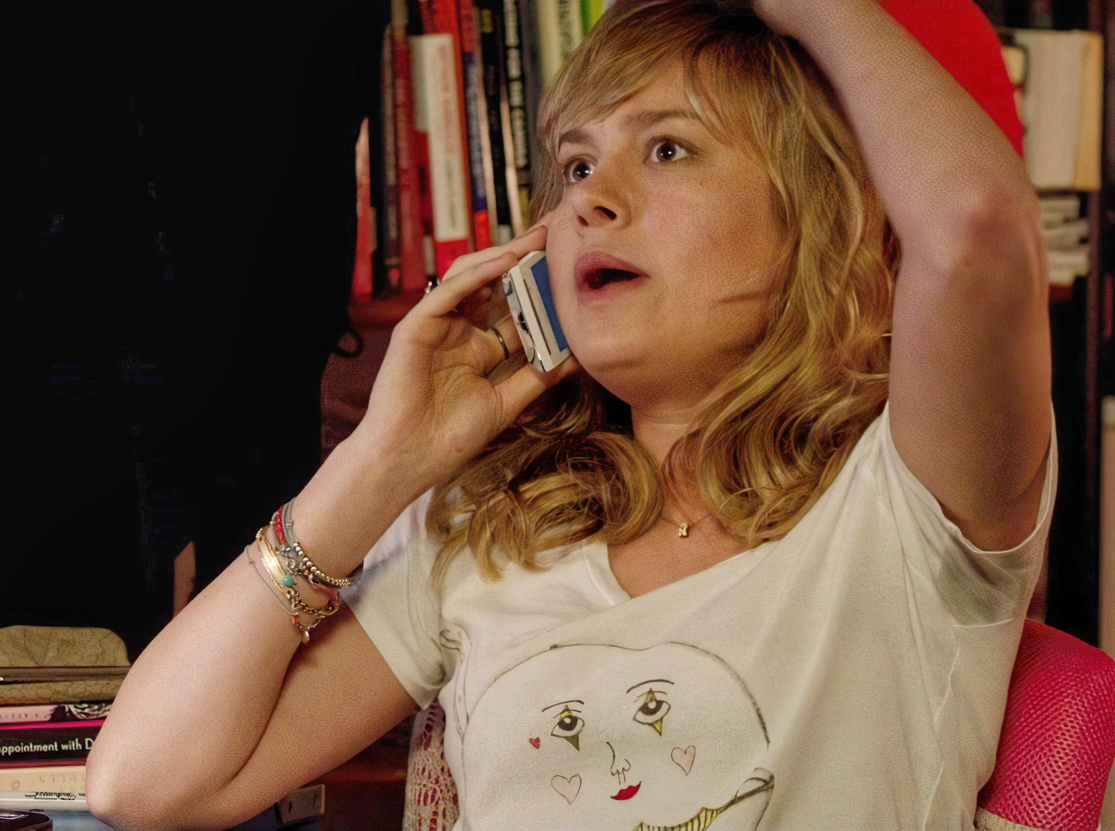 Brie Larson's sweaty armpit enhanced. | Scrolller