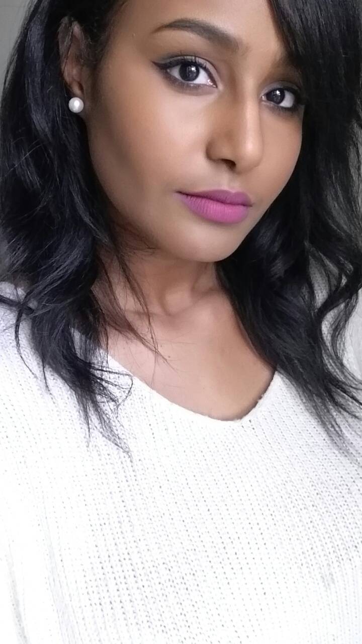 Bright Pink Lips | Scrolller