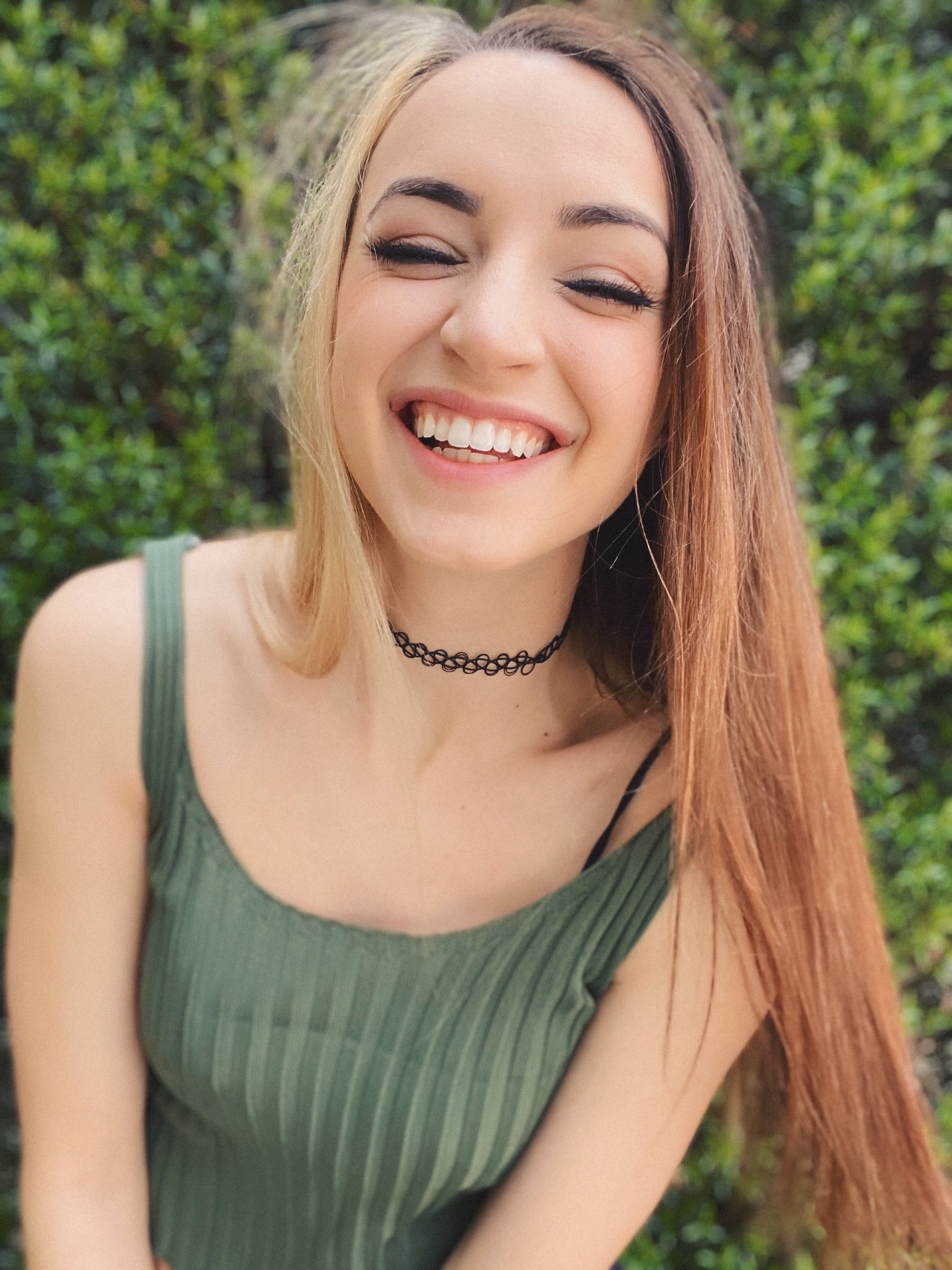 Bright smile! | Scrolller