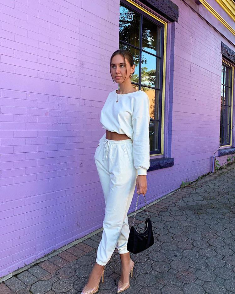 Brit Manuela | Scrolller