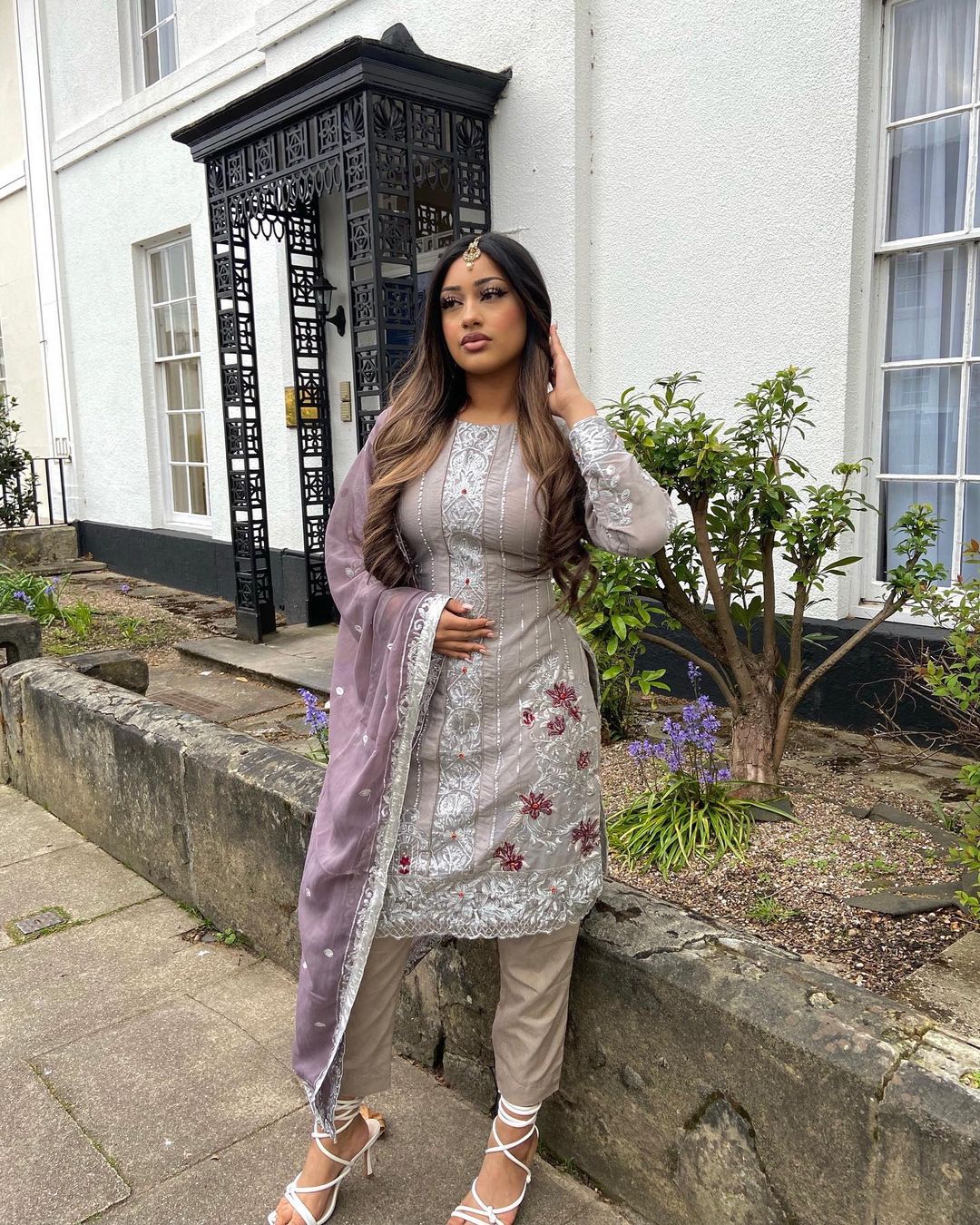 British Pakistani Beauty in Ethnic Dress | Scrolller