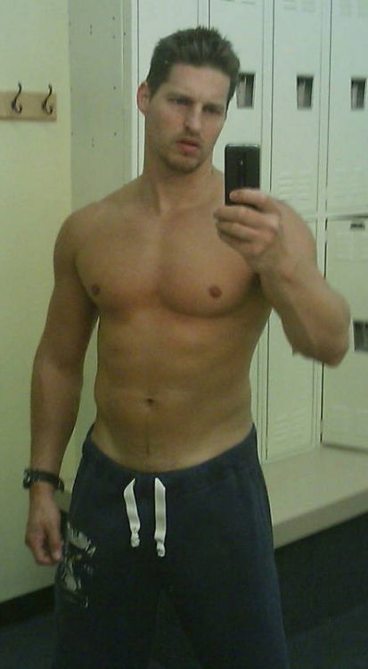 Bro Selfie | Scrolller