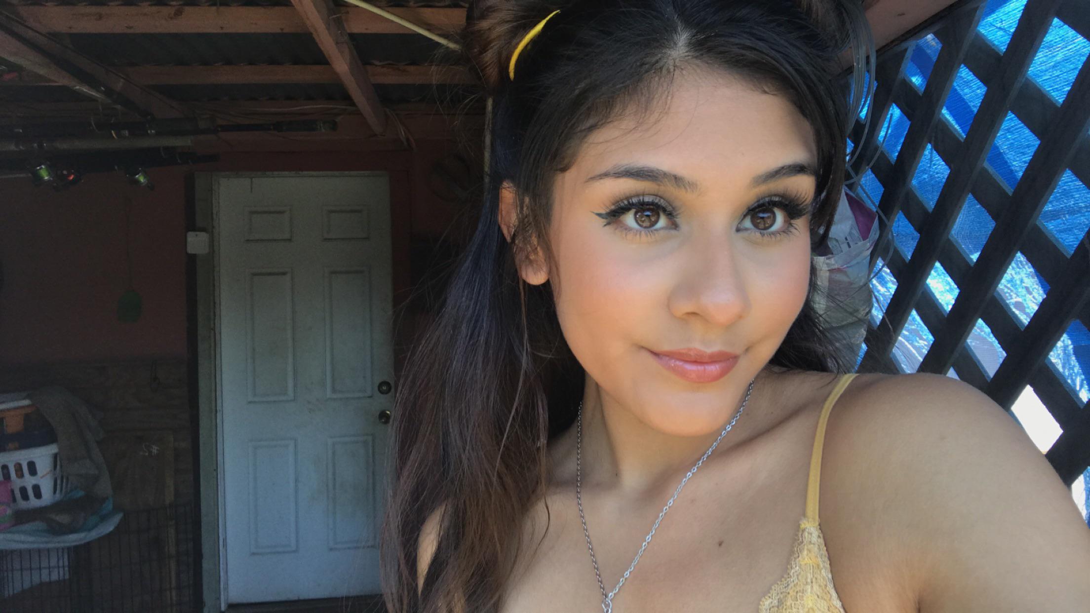 Brown eyes can be pretty too :) | Scrolller