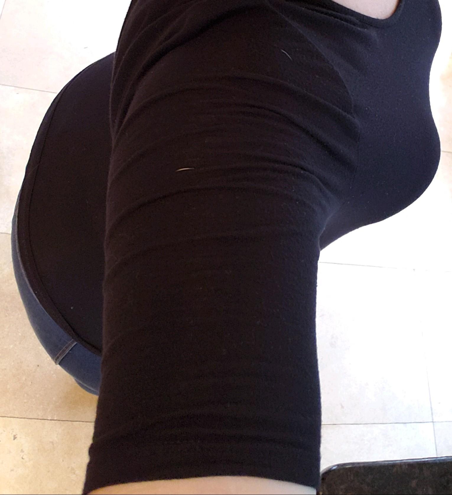 Bubble butt just sticks out | Scrolller