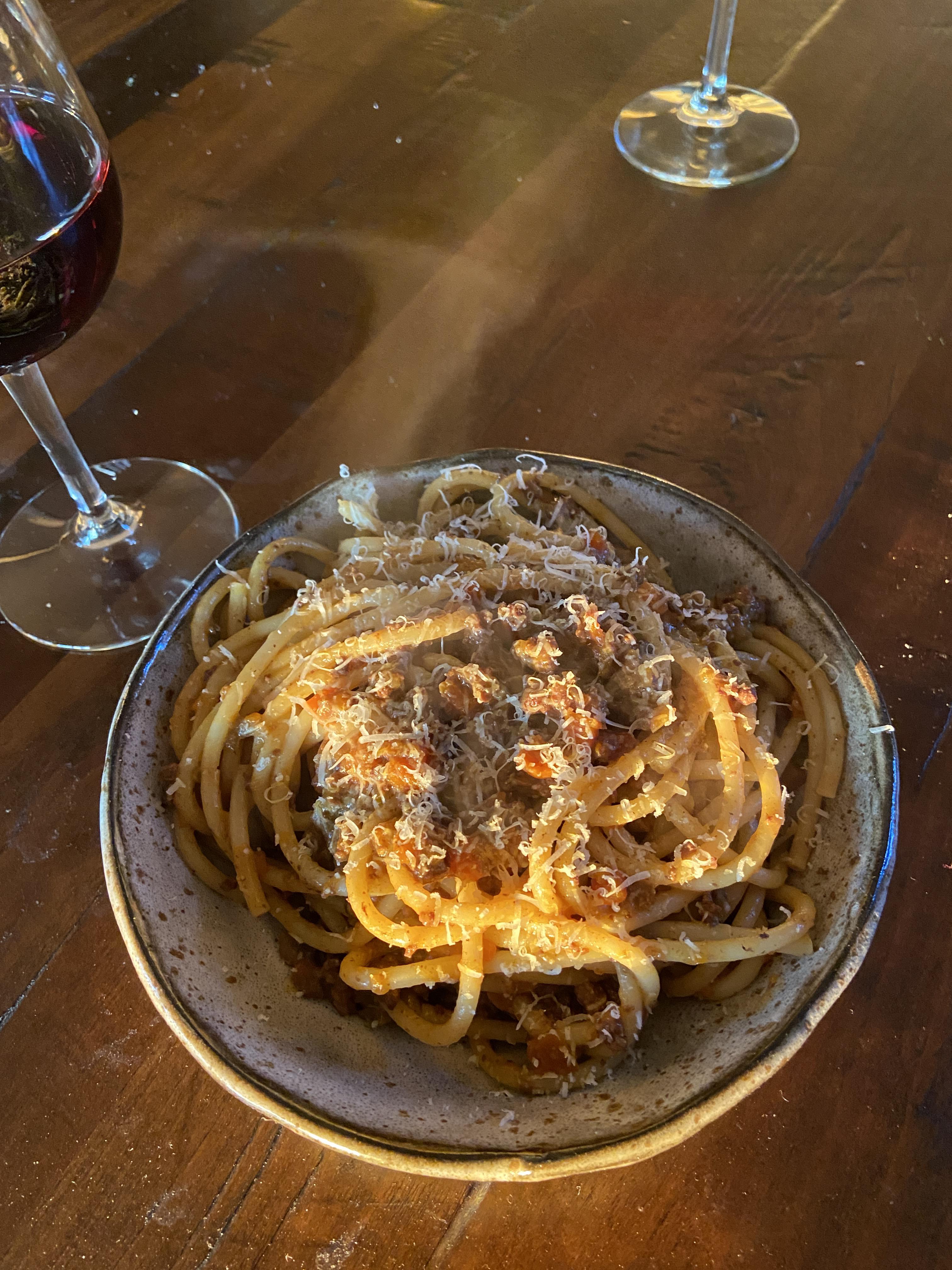 Bucatini alla bolognese ragū | Scrolller