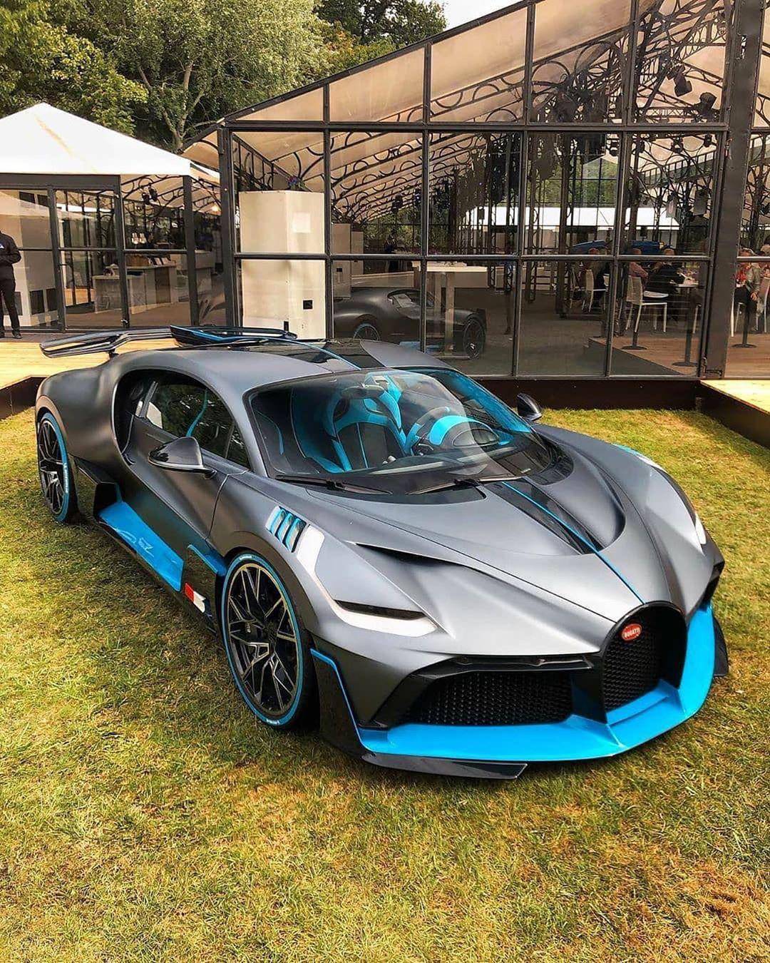 Bugatti Divo | Scrolller