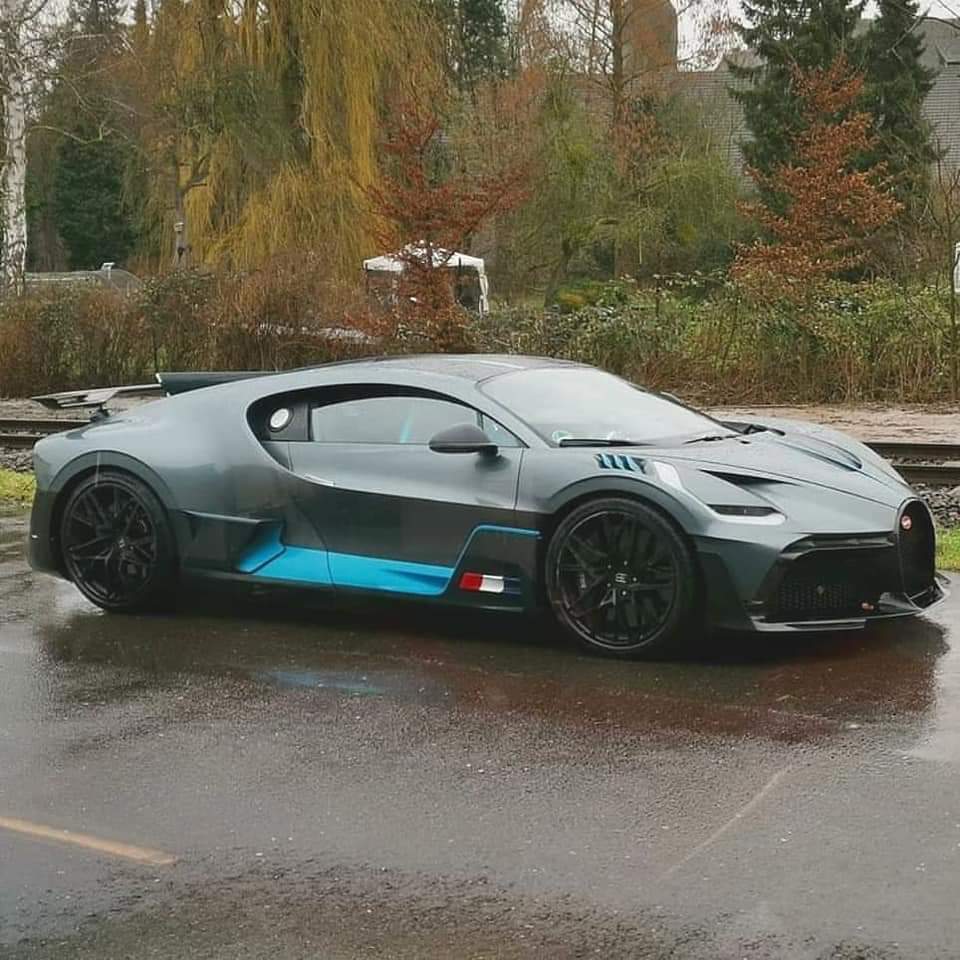 [Bugatti Divo] casually parked in Germany | Scrolller
