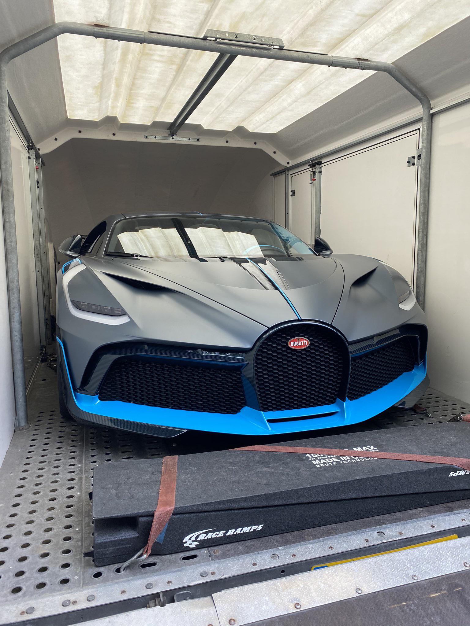 Bugatti Divo | Scrolller