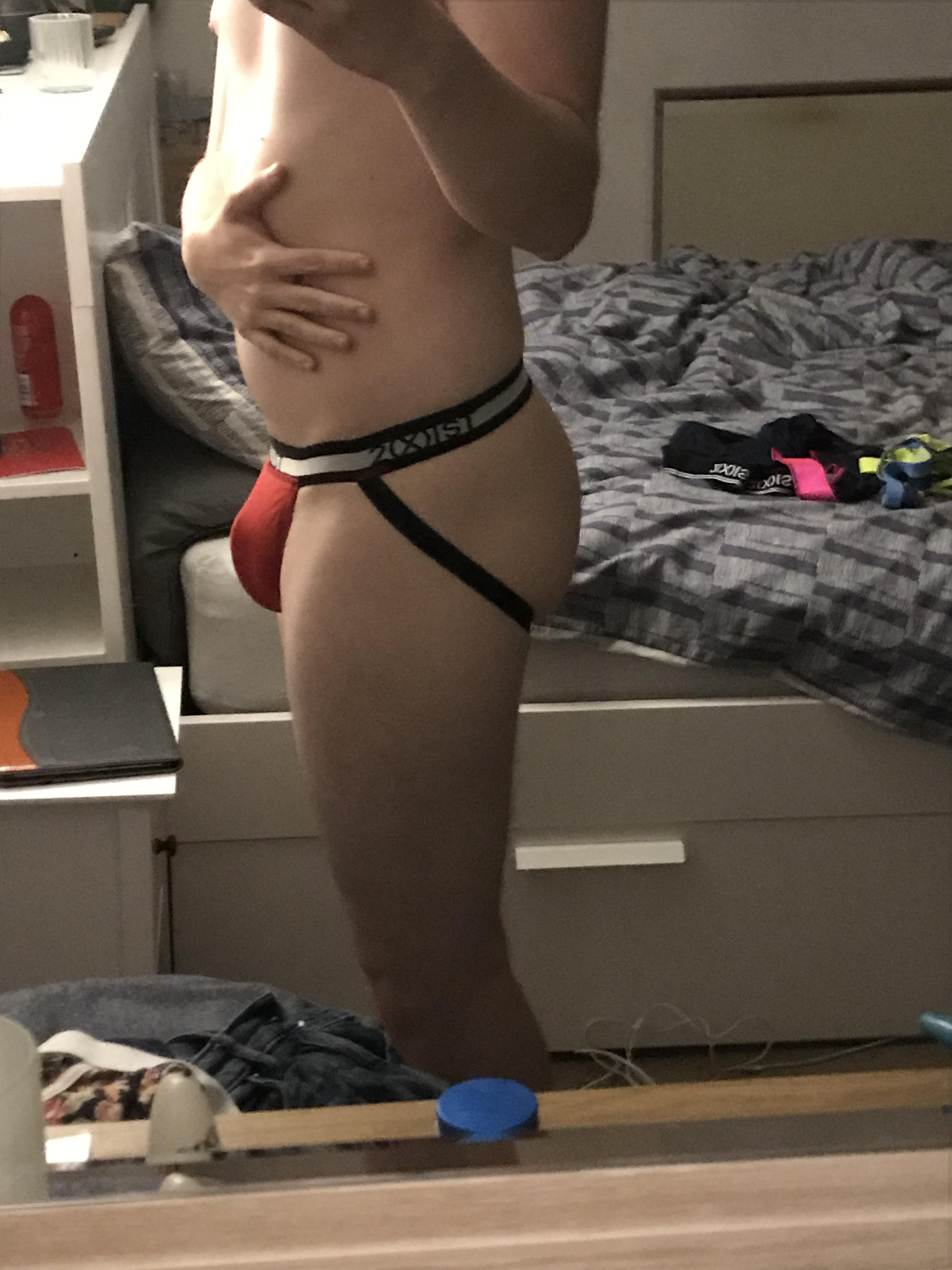 Bulging from both side | Scrolller