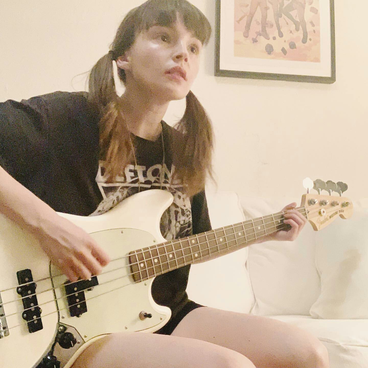 Buns and bass | Scrolller