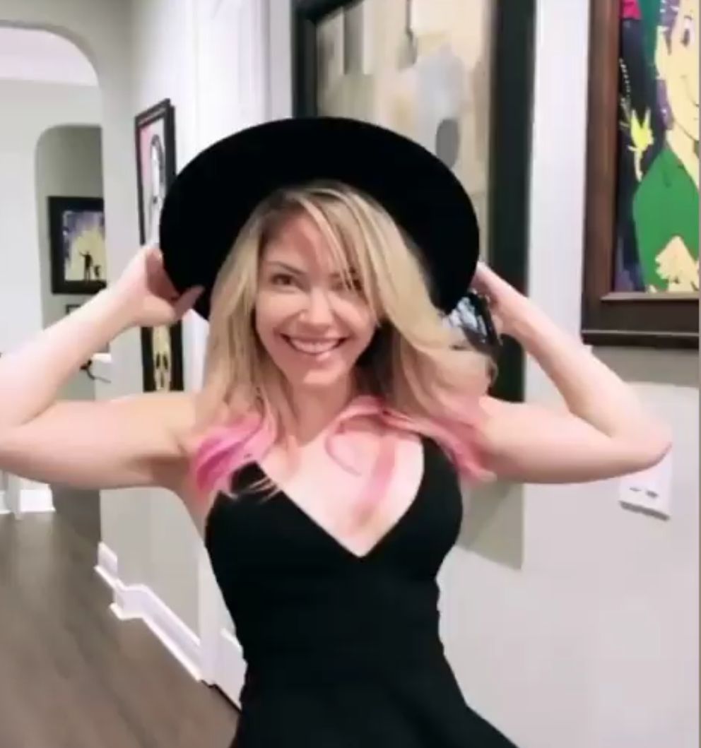 Busty Alexa | Scrolller