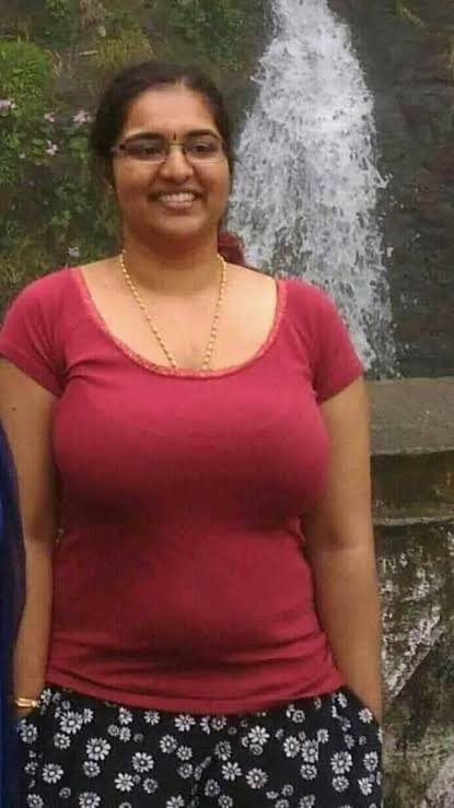 Busty aunty | Scrolller