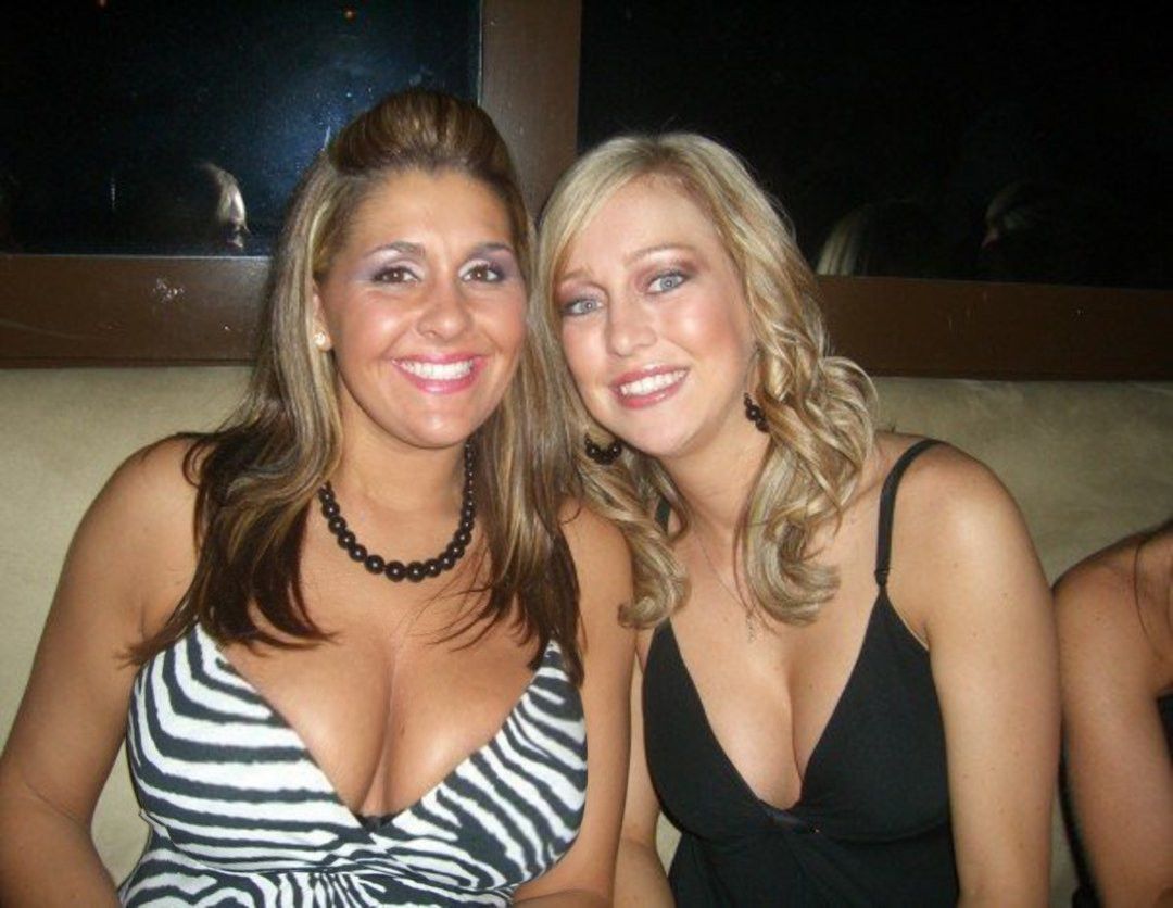 Busty Chelsea Austin | Scrolller