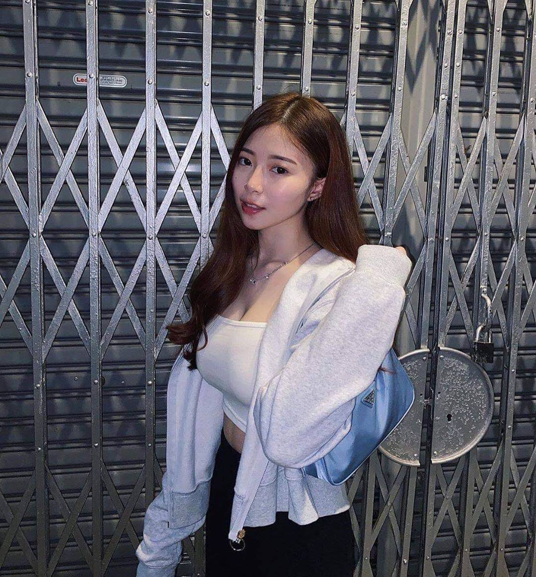 busty chinese girl | Scrolller