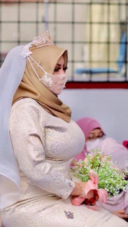 Busty malay lady | Scrolller