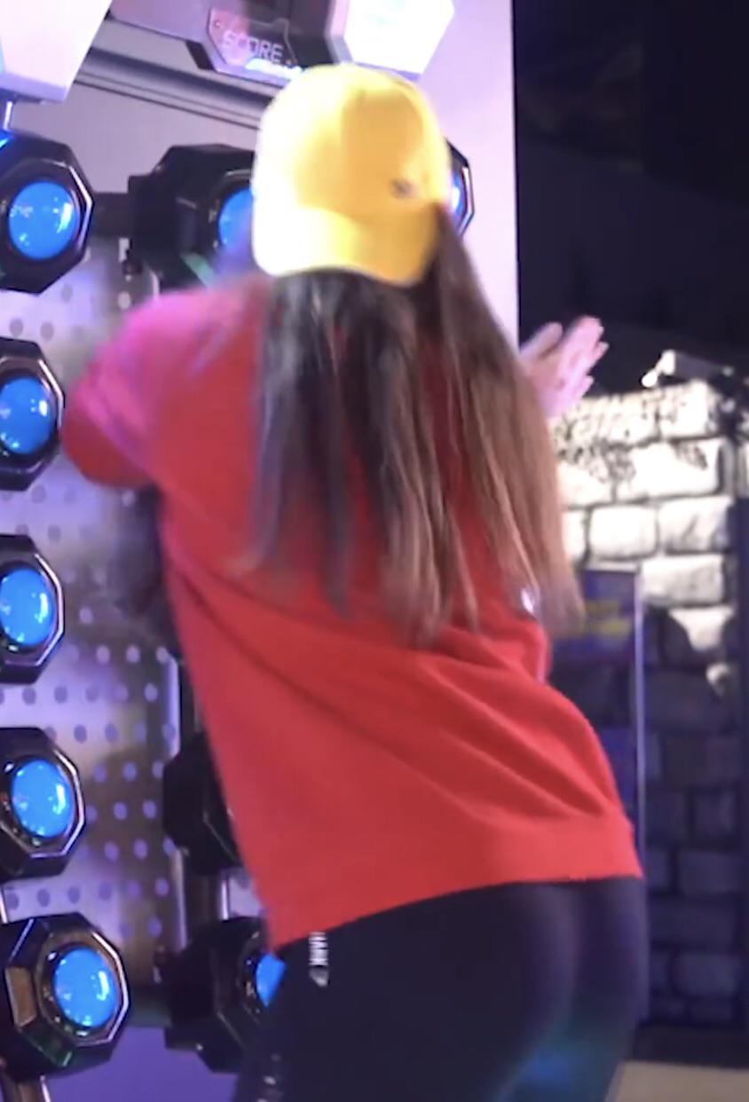 Butt in new click vid | Scrolller