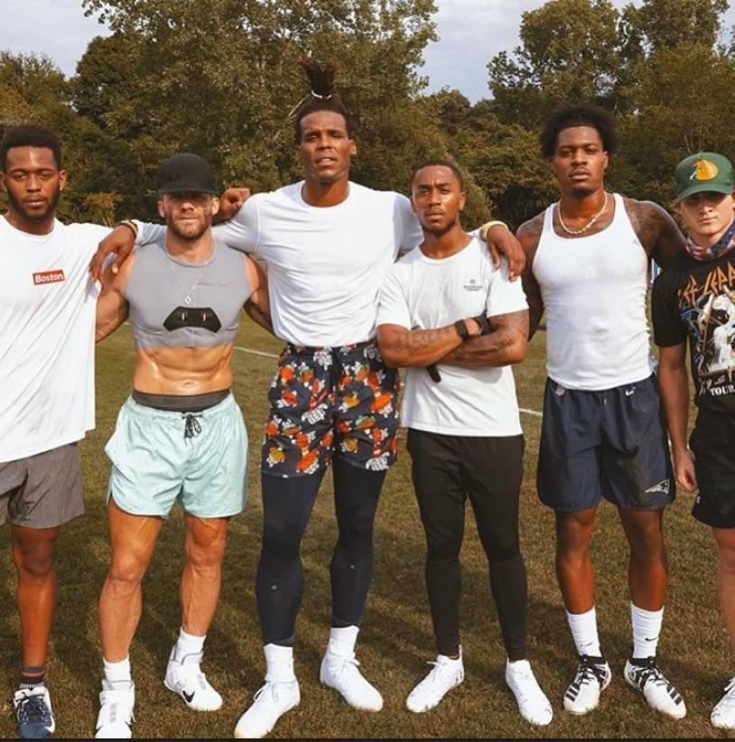 Cam and his new weapons. LFG | Scrolller