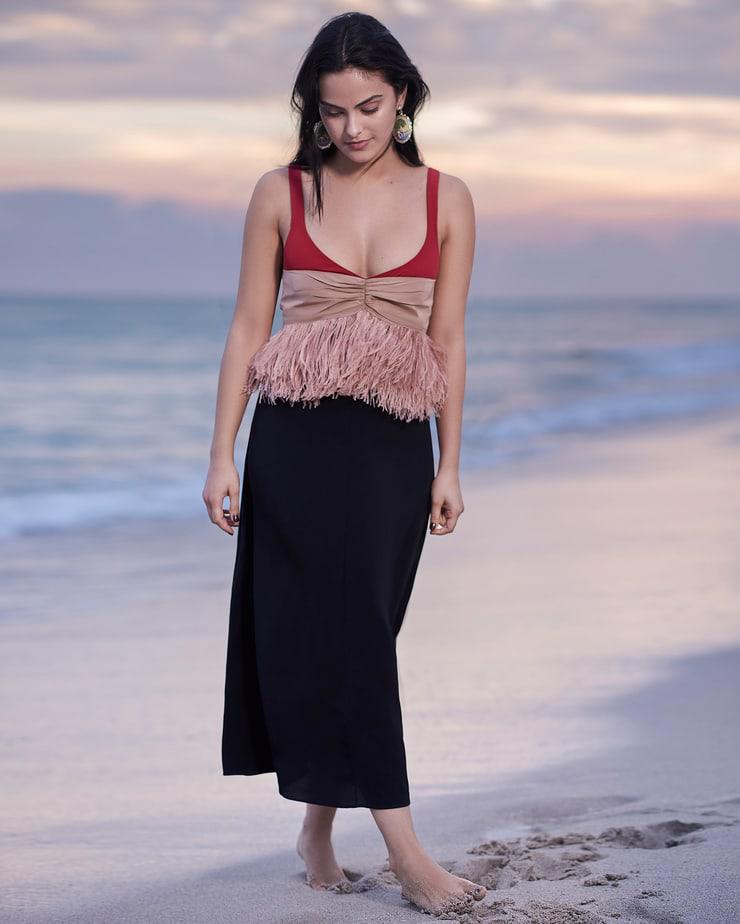 Cami Mendes is so hot even she can’t help but check herself out | Scrolller