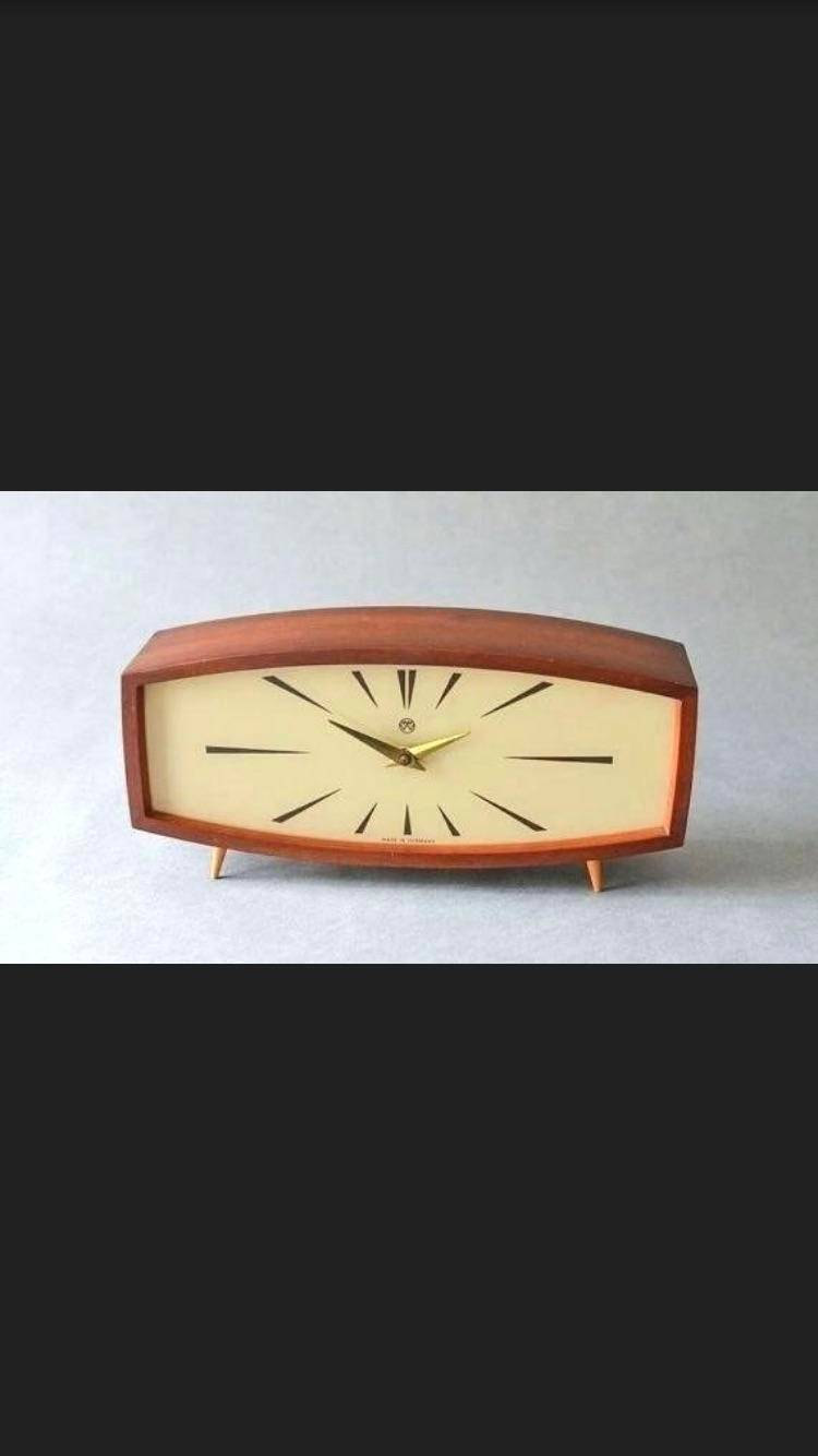 Can anyone identify this clock? | Scrolller