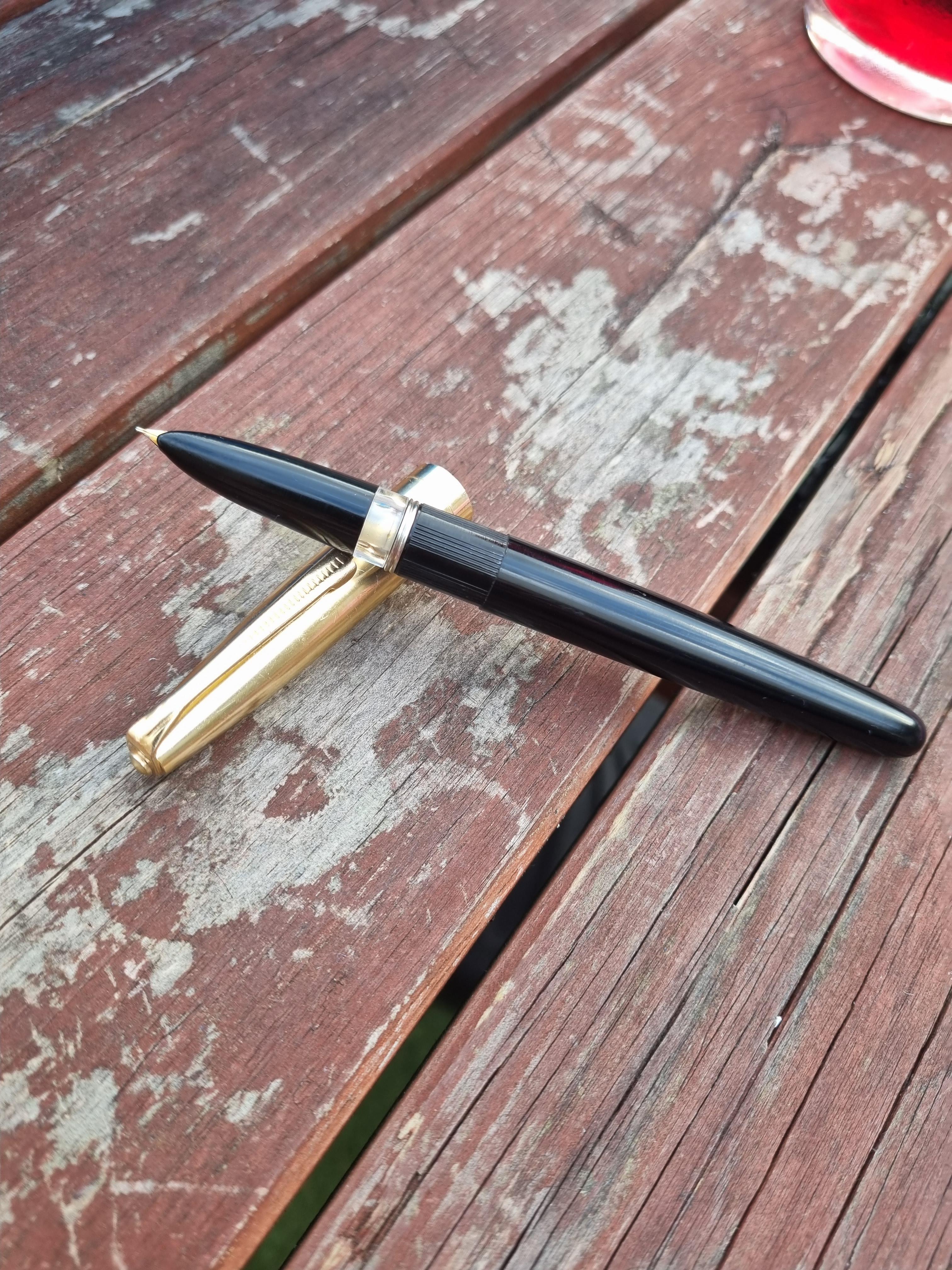 Can anyone identify this fountain pen? | Scrolller