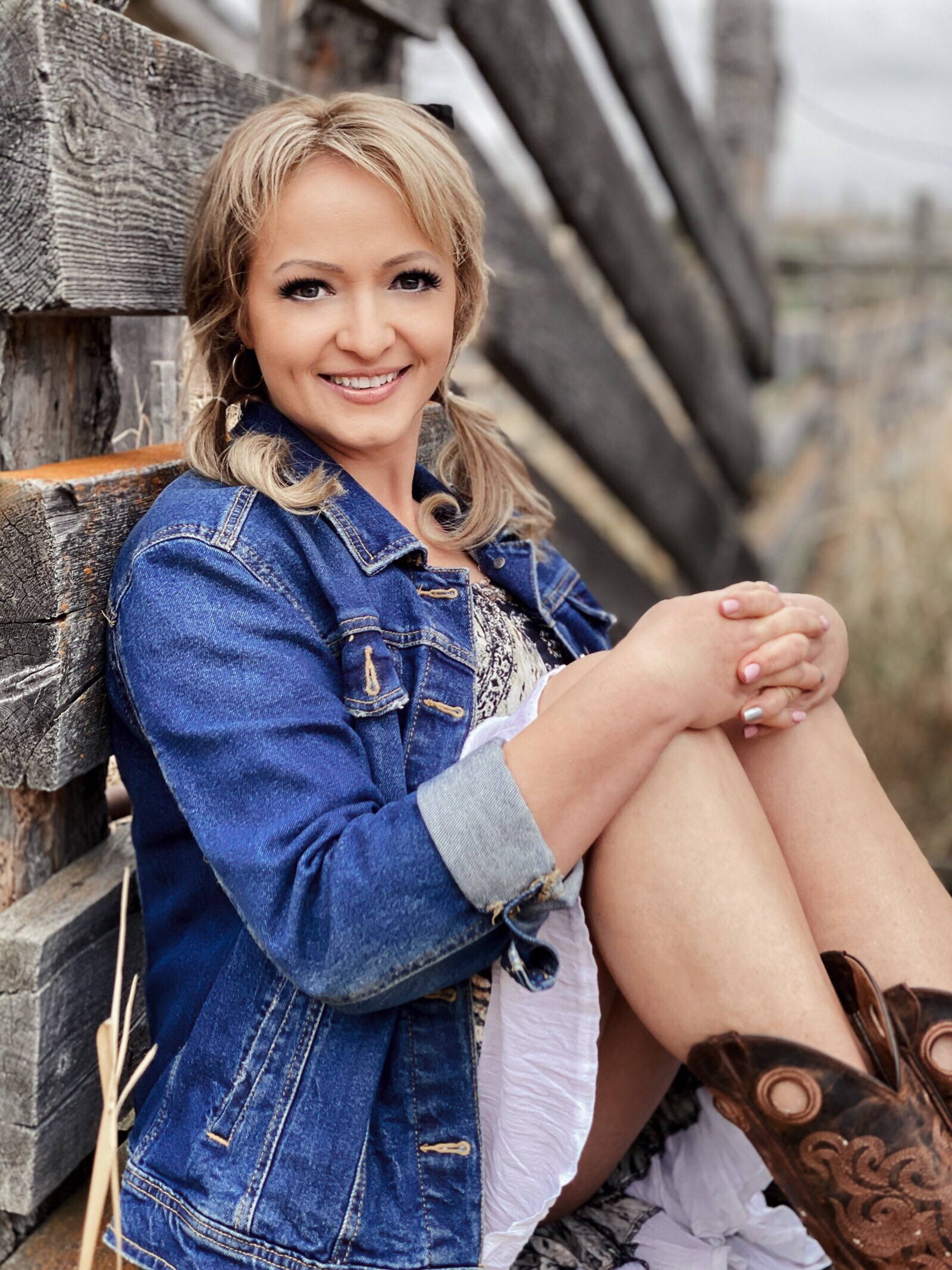 Can I be your dirty, little, play-thing Pretty please? | Scrolller