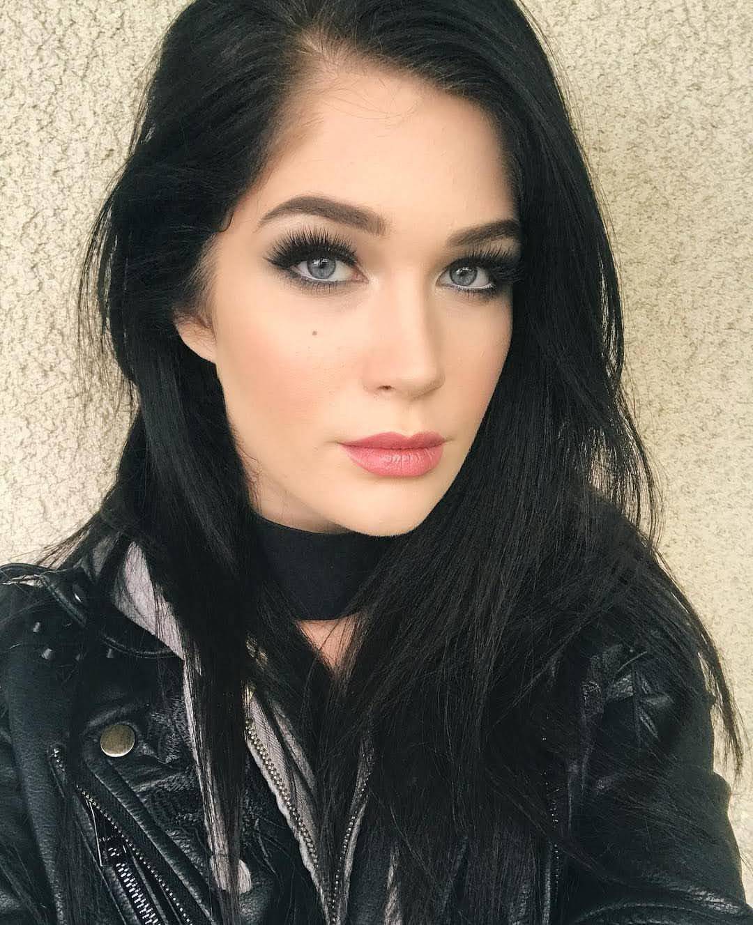 Can I be your mistress 😘 | Scrolller