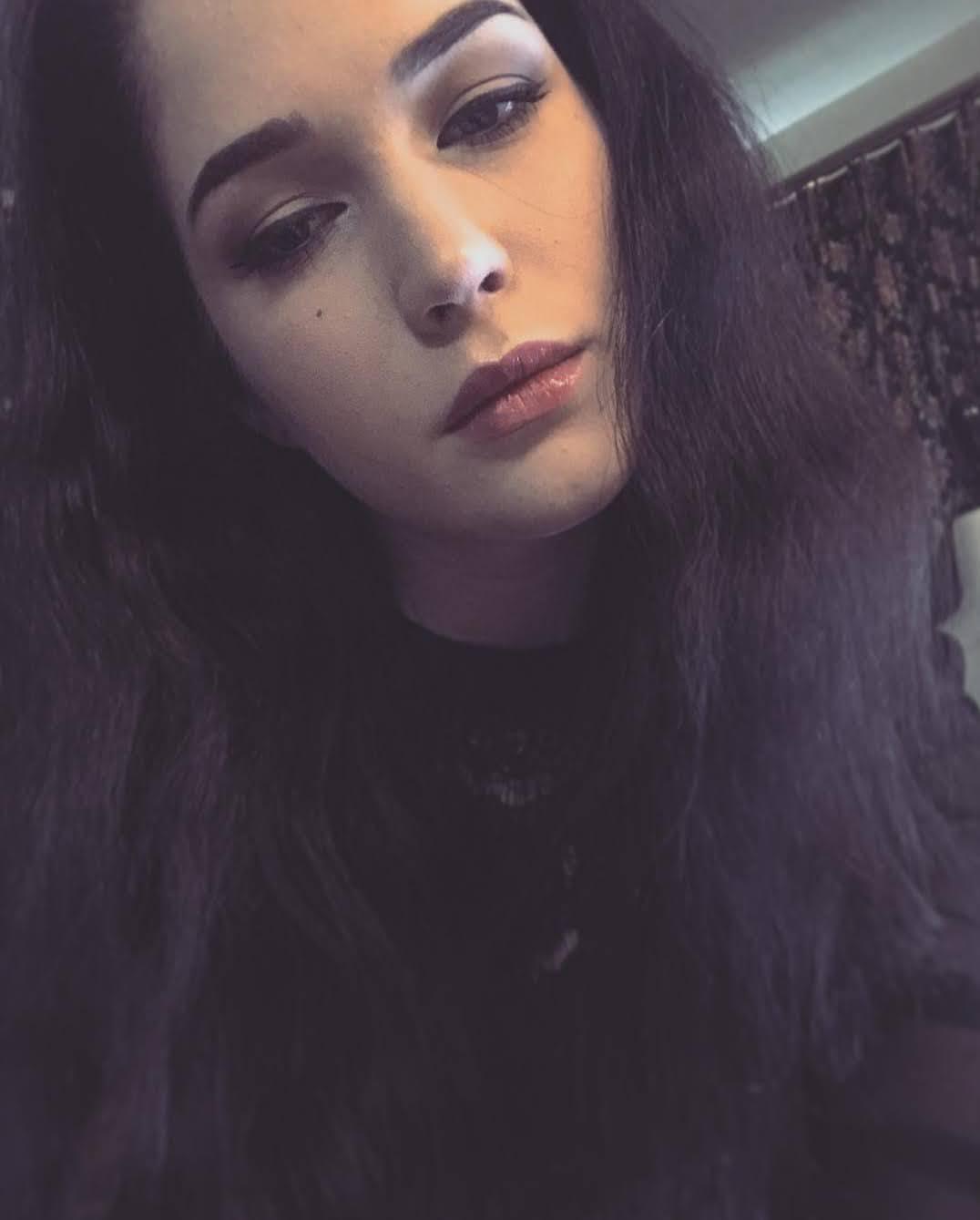 Can I be your mistress 😘 | Scrolller