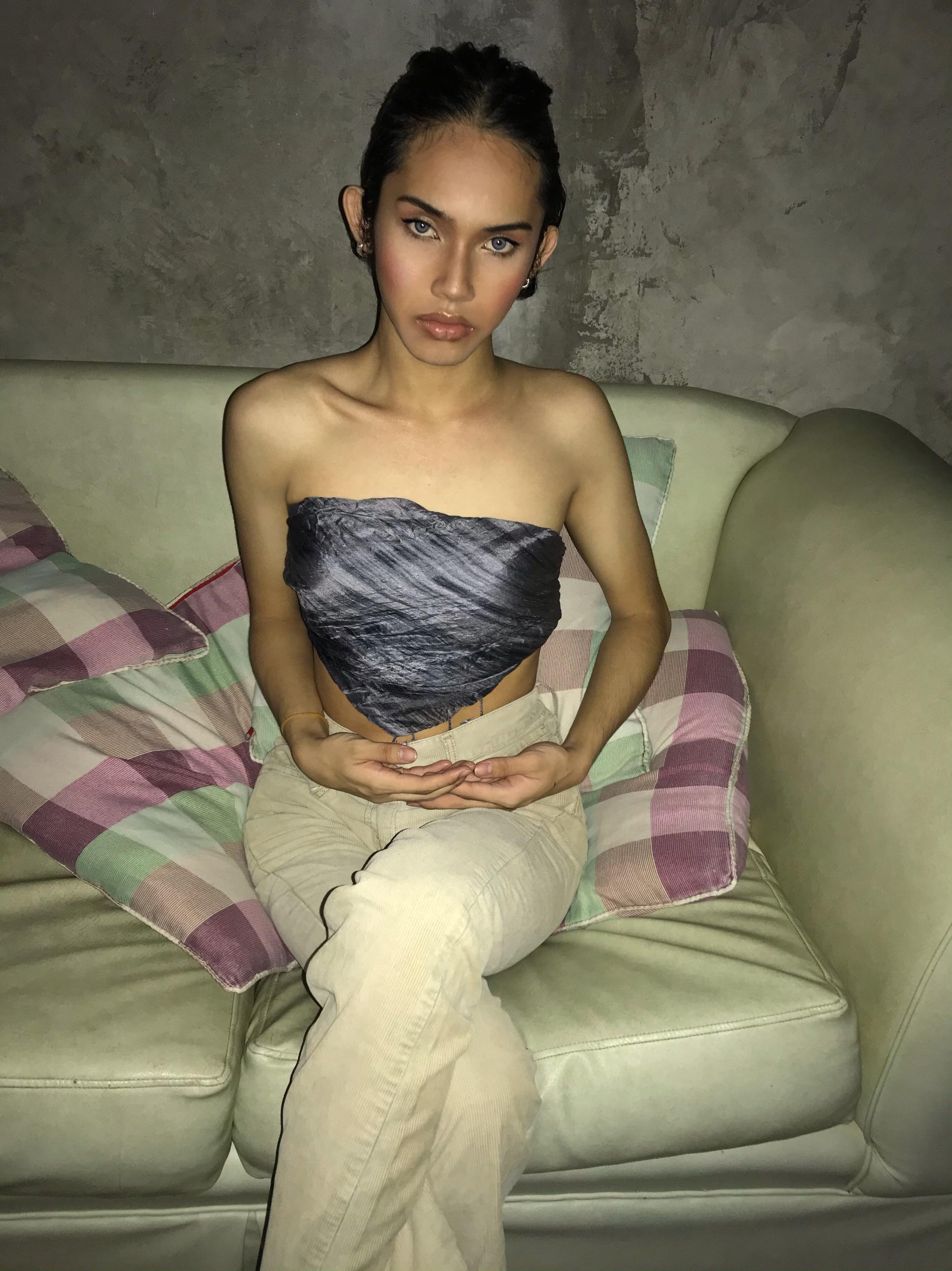 can i sit on ur lap? | Scrolller