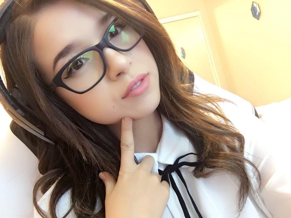 Can someone dom me as pokimane please | Scrolller