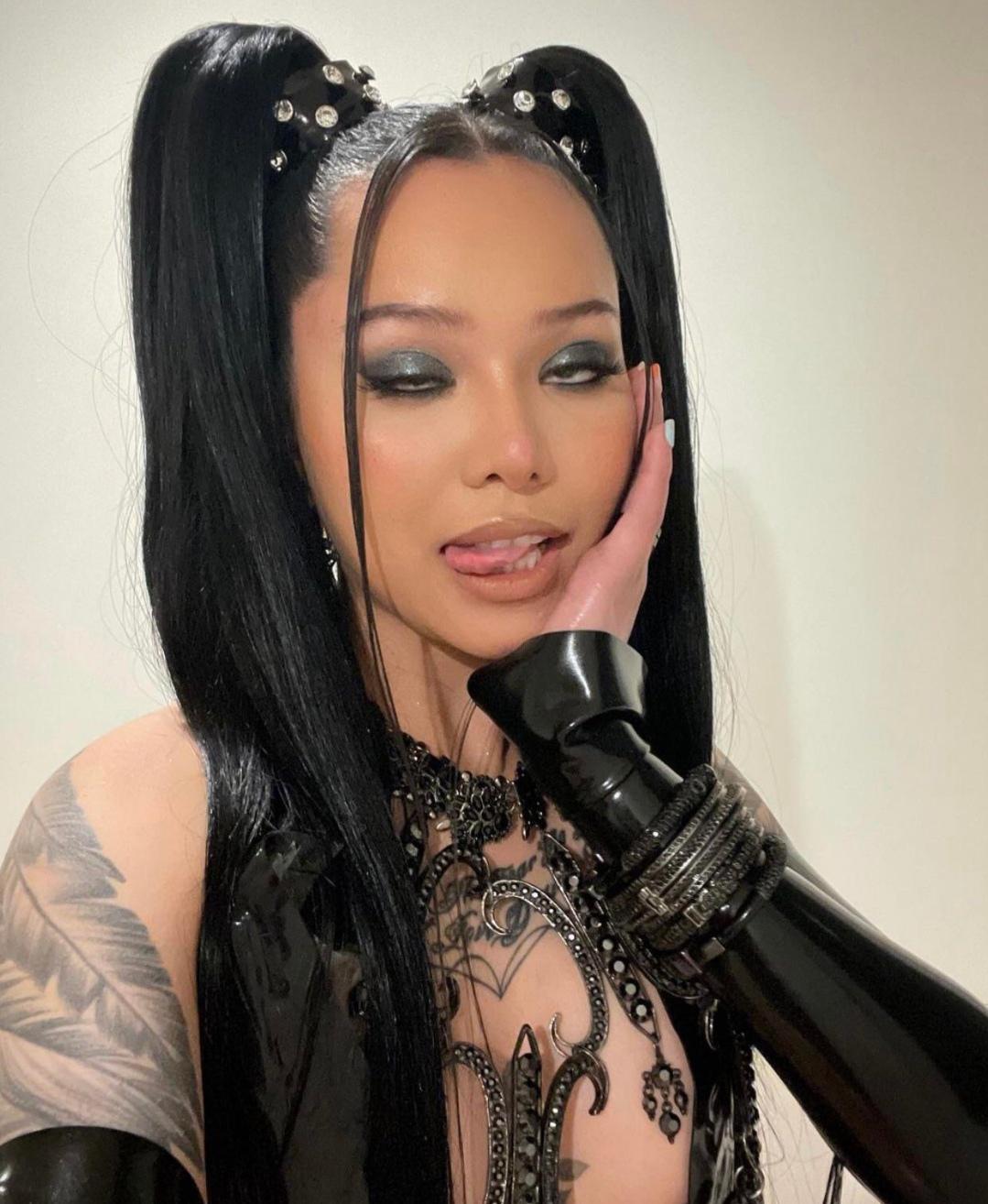 Can someone rp as Bella Poarch for me? | Scrolller