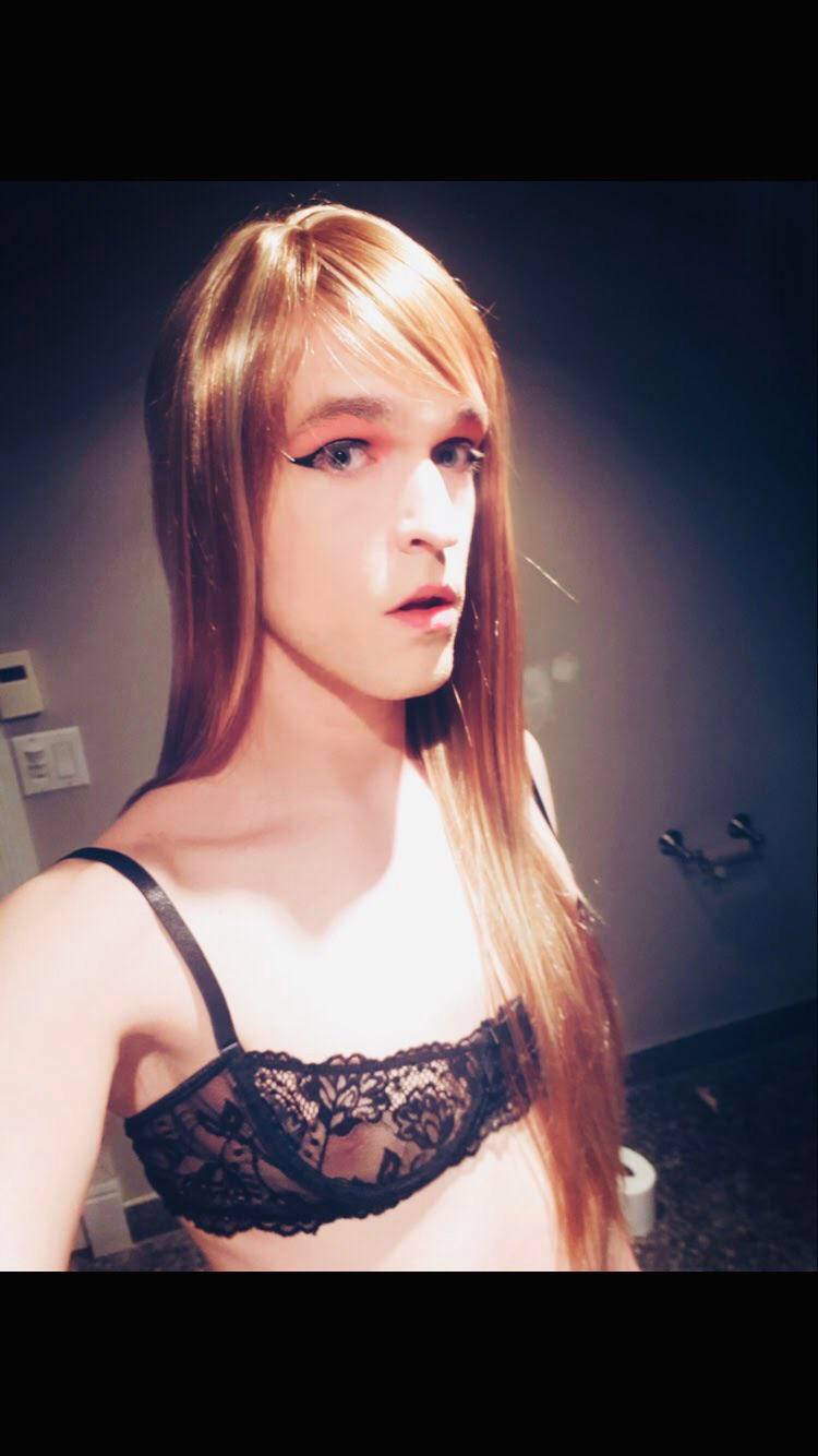 Caption me please friends!! | Scrolller