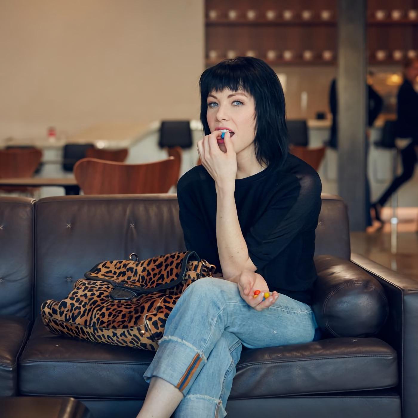 Carly Rae Jepsen looking like a snack while snacking | Scrolller
