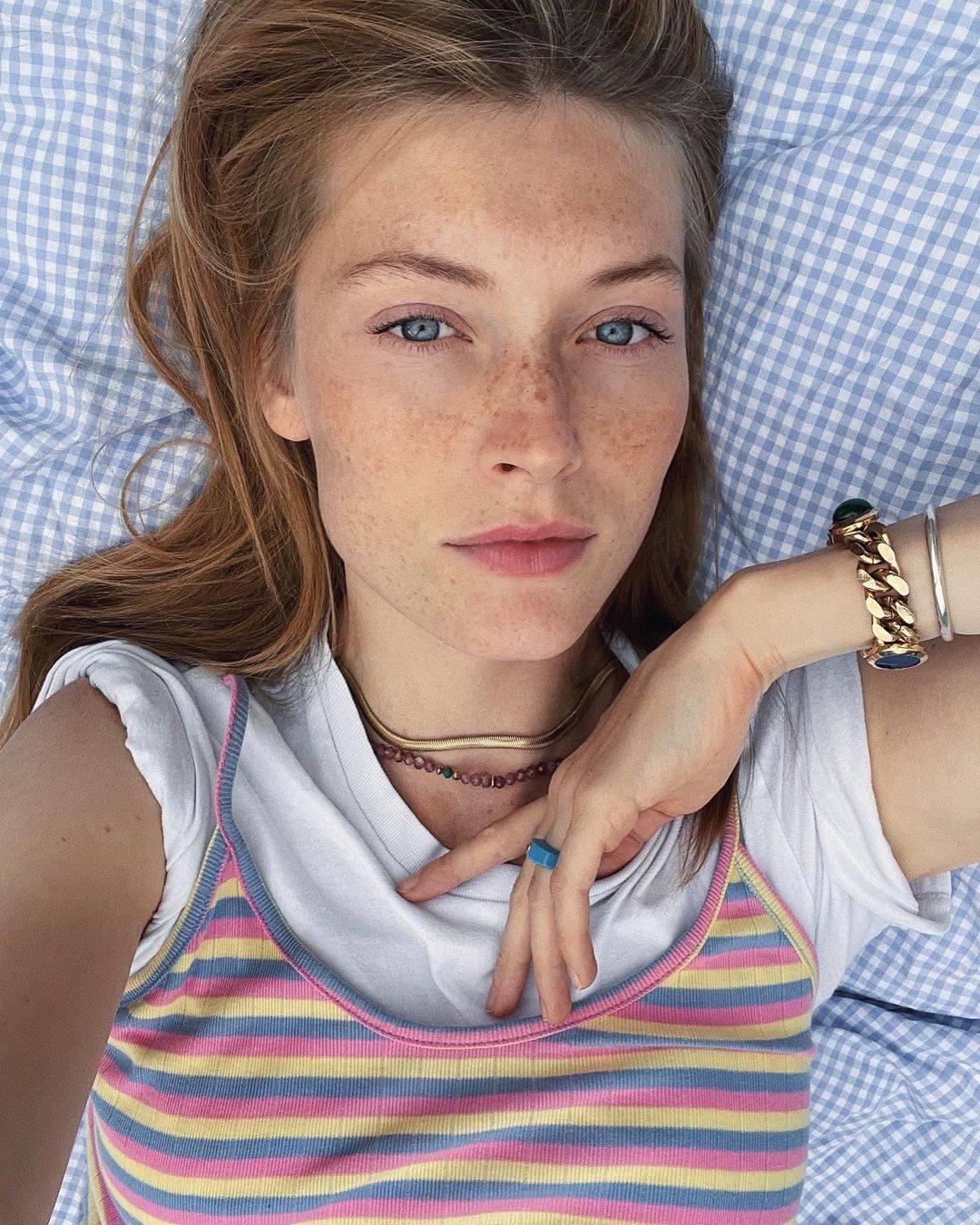 Caroline Lossberg Scrolller