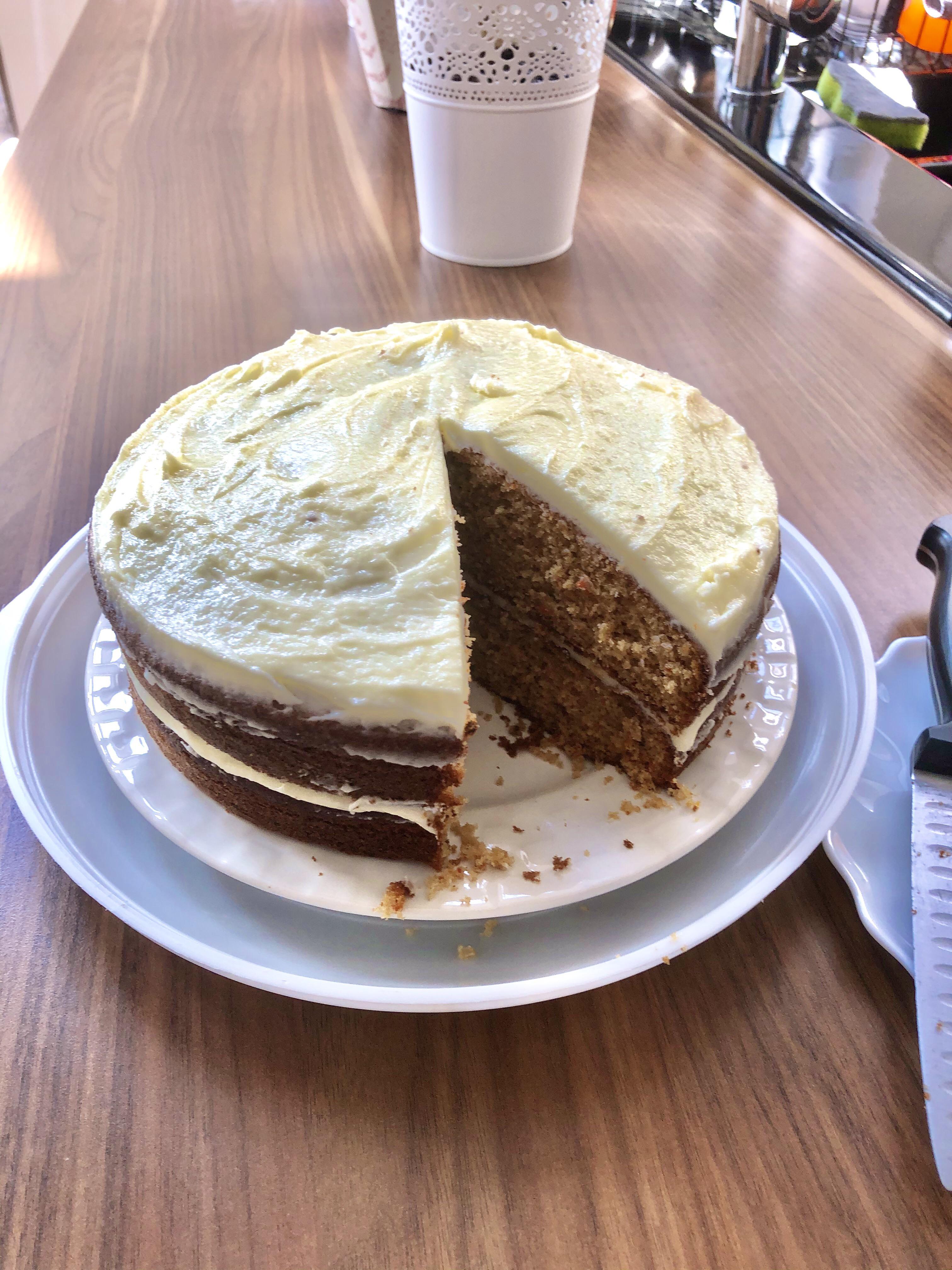 Carrot cake with buttercream icing | Scrolller