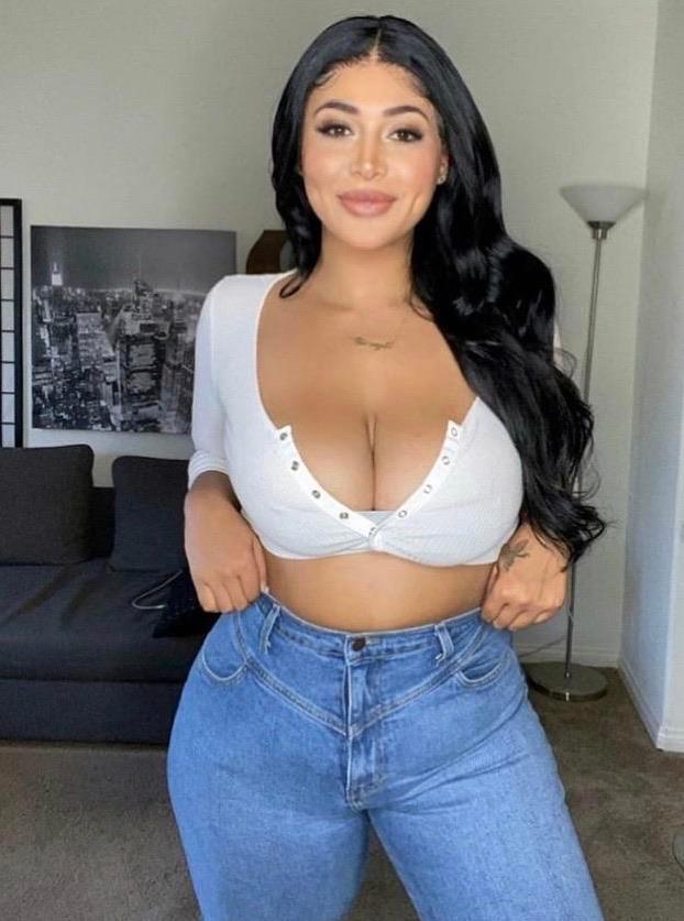 Casual comfy day today!! 💋💋 | Scrolller