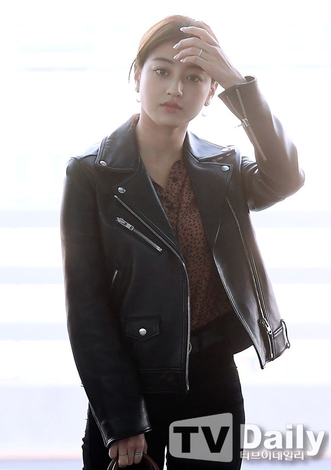 Casual Jihyo in a leather jacket | Scrolller