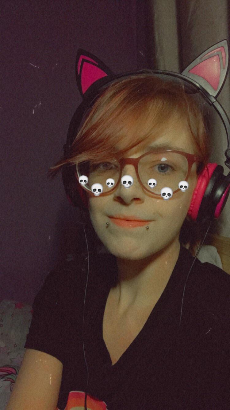 Cat headphones 💕 | Scrolller