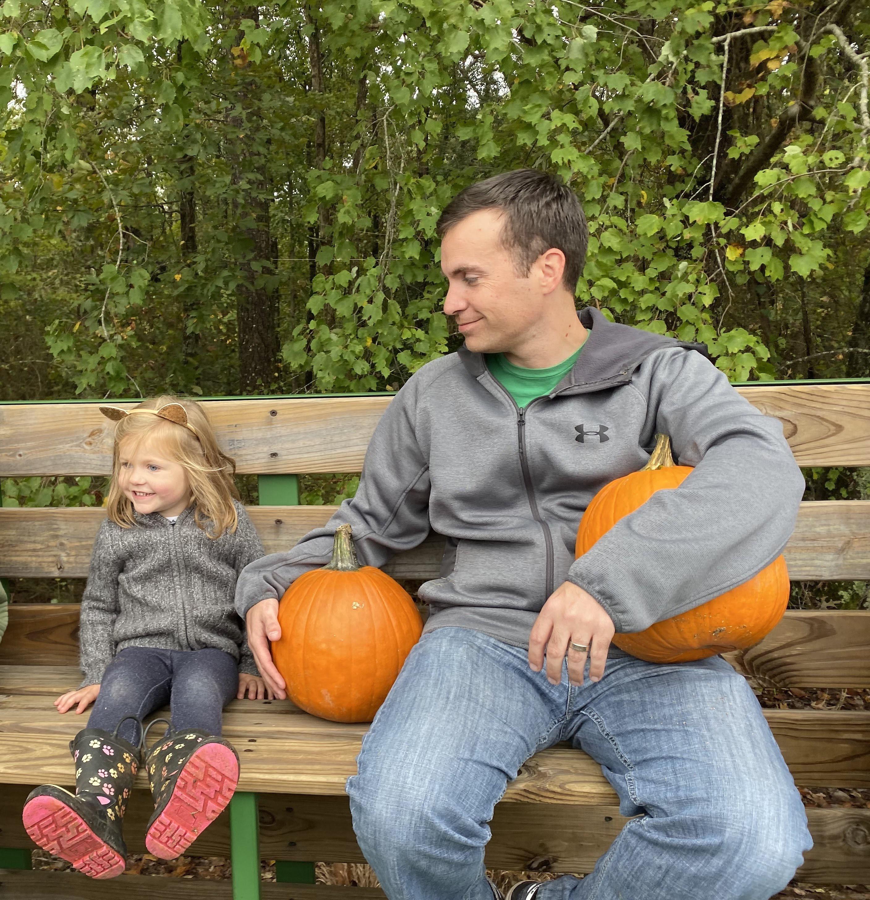 Caught mirin my daughter at the pumpkin patch | Scrolller