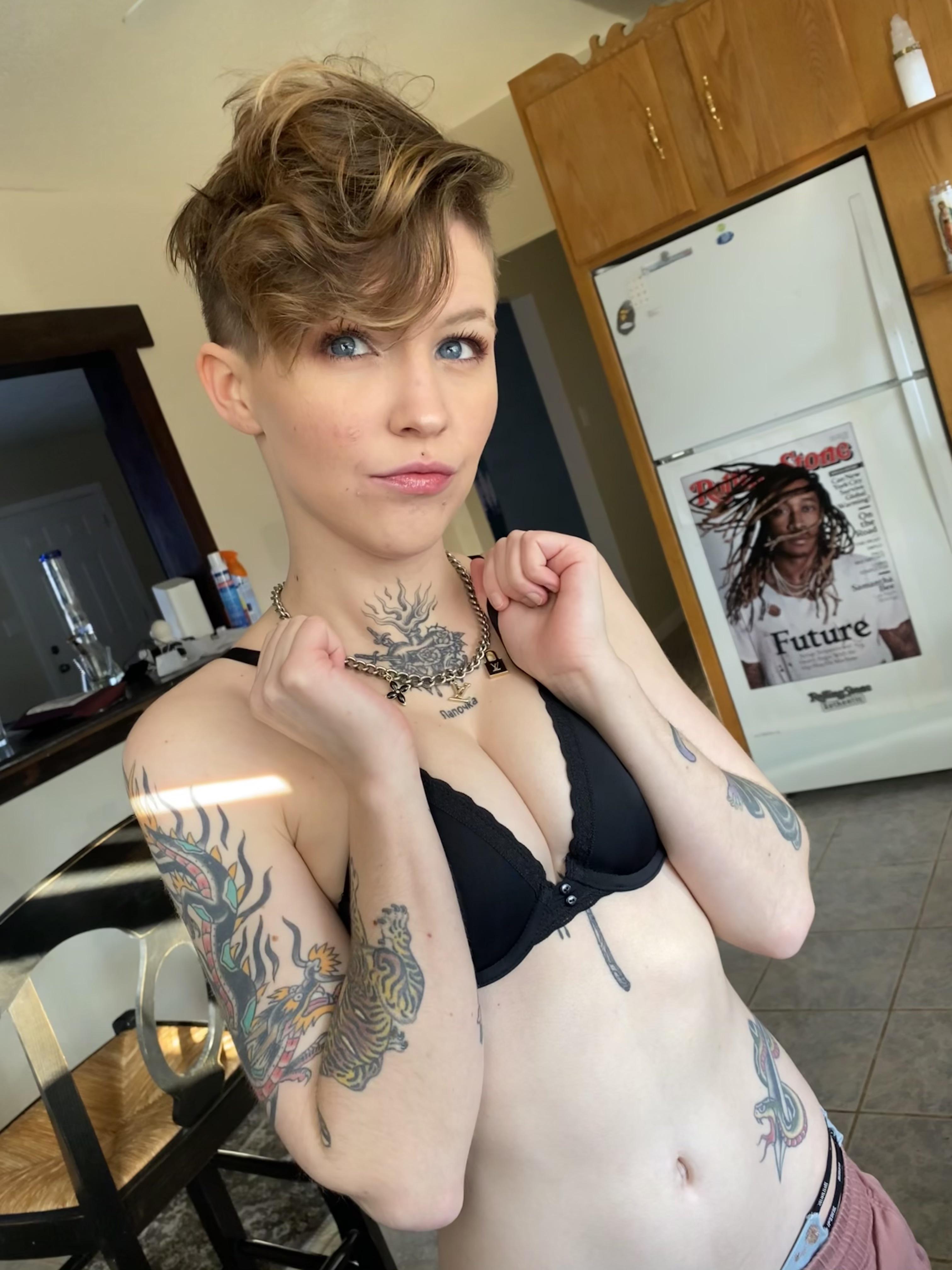 Caught off guard , showing off new bra [OC] | Scrolller