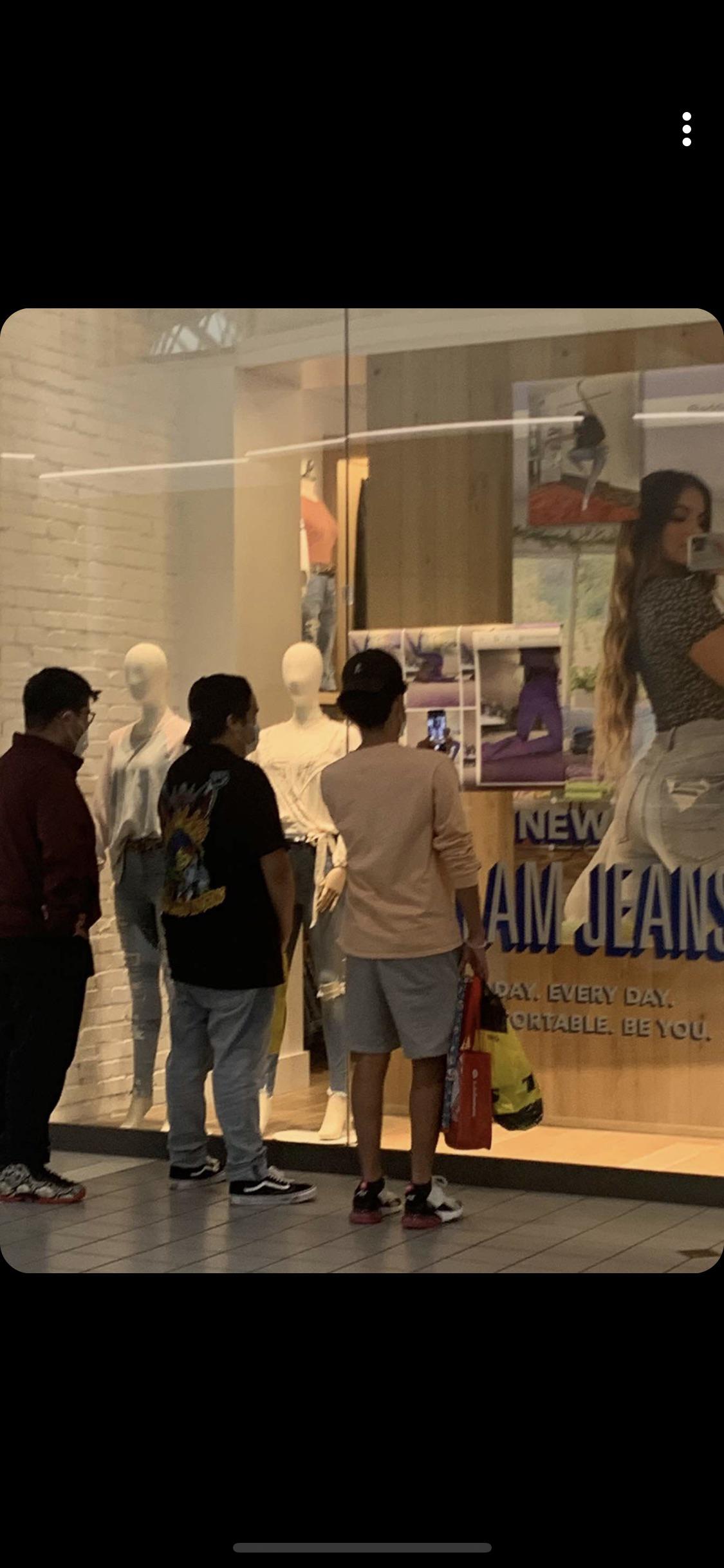 Caught the boys simping | Scrolller