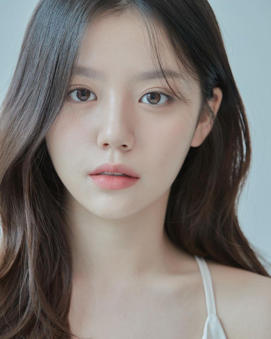 Chae Bin @c._.bin01 | Scrolller