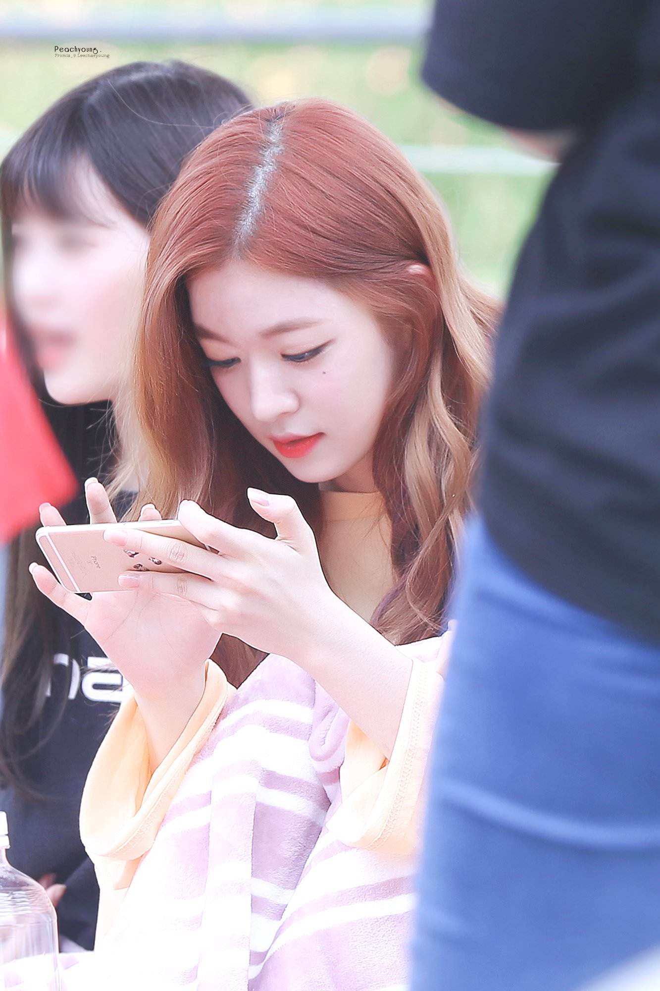 Chaeyoung browsing r/fromis | Scrolller