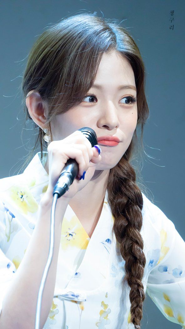 Chaeyoung doubting | Scrolller