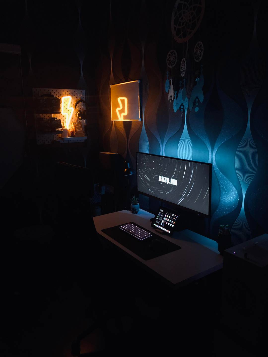 Changed the setup arrangements this evening and loving the new dark vibes ️ acer cb342ck | Scrolller