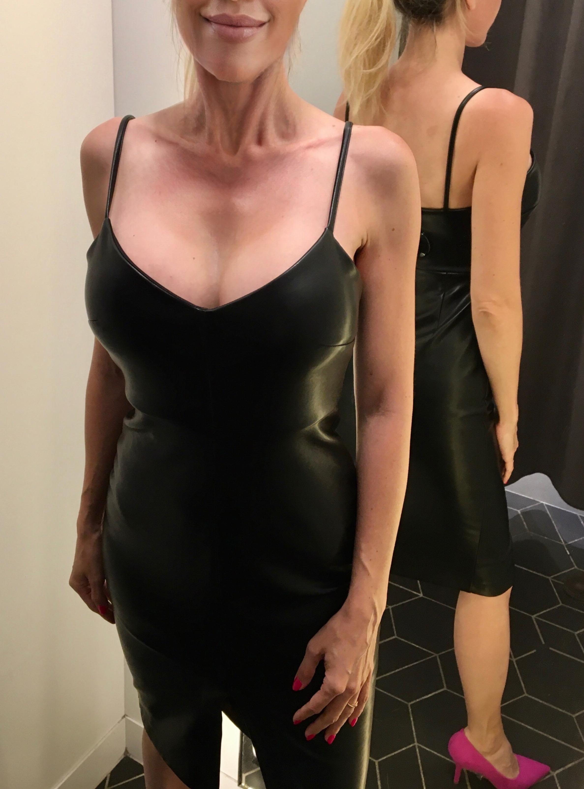 Changing rooms teasing in my direction. | Scrolller