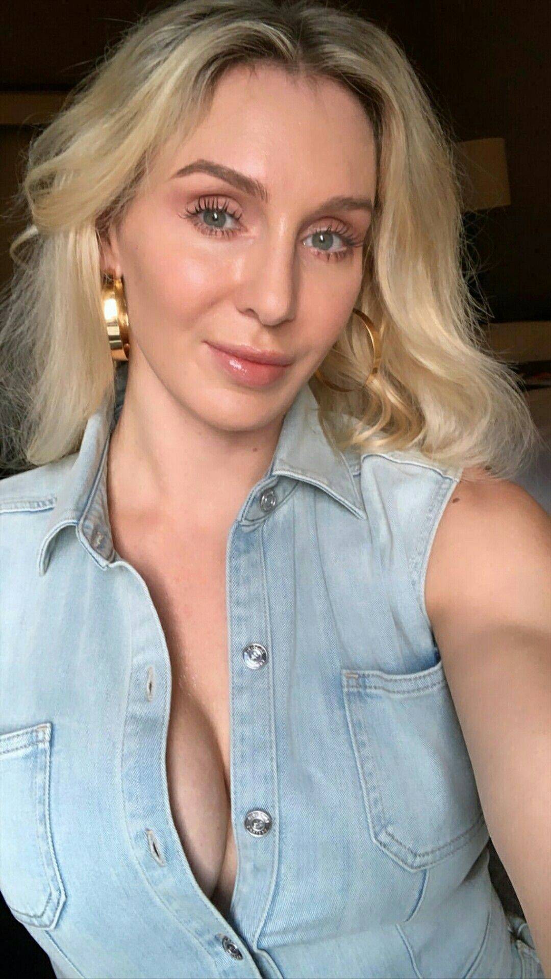 Charlotte Flair Scrolller